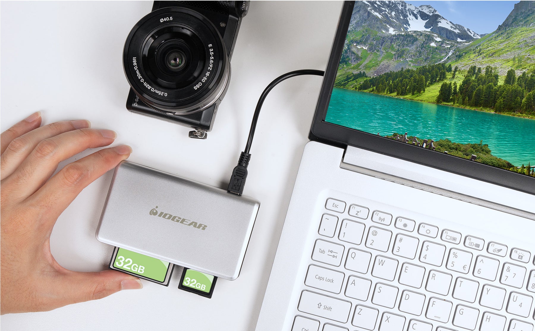 GFR281 - IOGEAR 56-in-1 Memory Card Reader/Writer