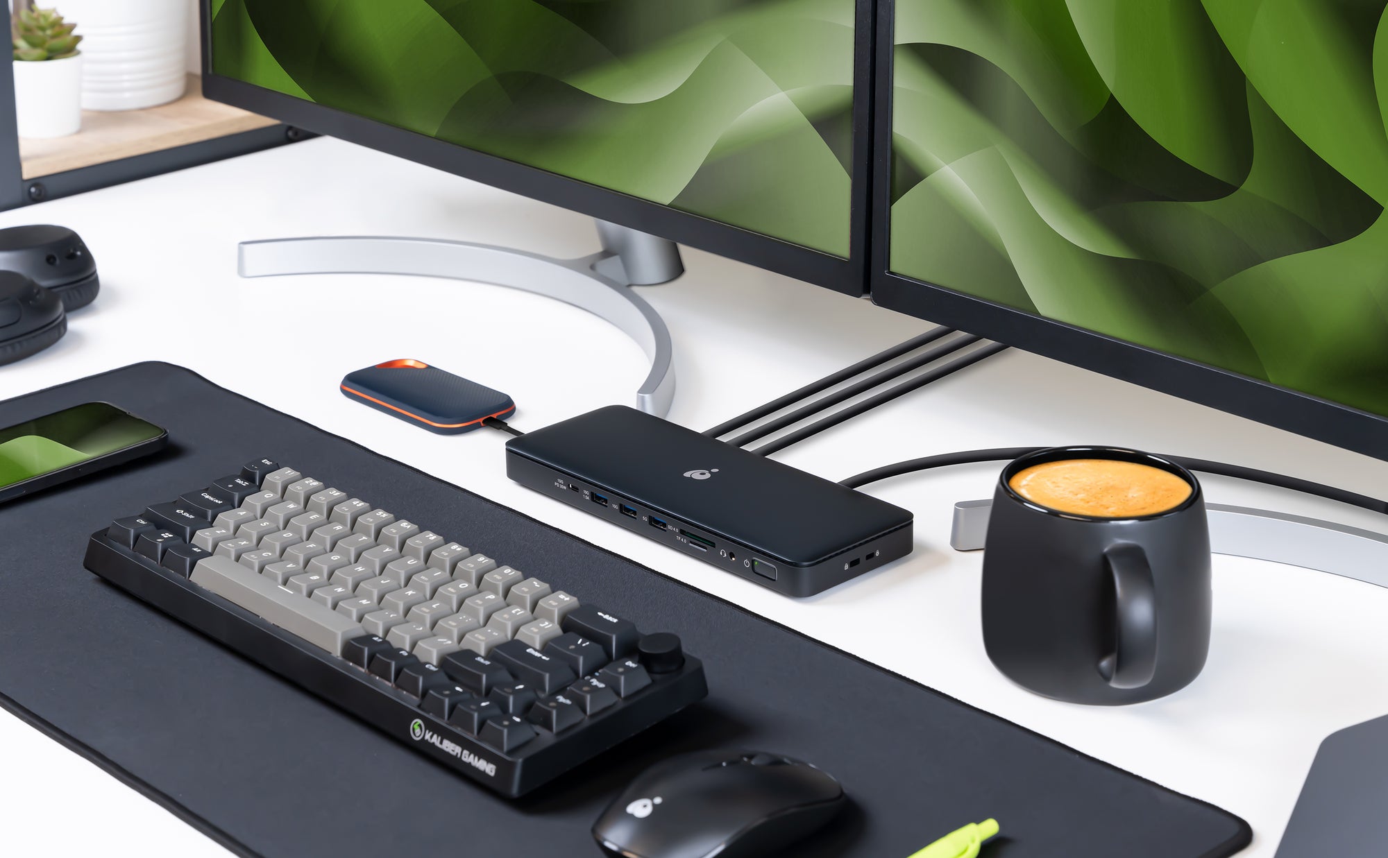 GUD4C8K3 - IOGEAR Dock Pro USB4 8K Triple View Docking Station