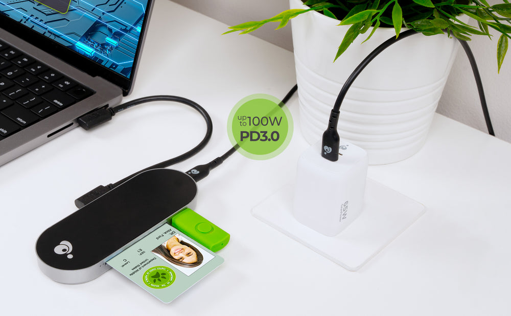 GUH3C200TAA - IOGEAR USB-C CAC Reader Hub with Power Pass Through(TAA)